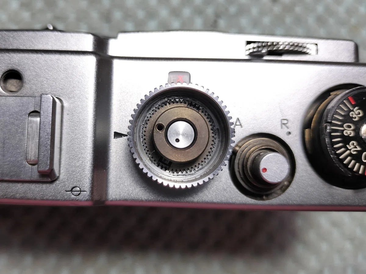 Nikon SPの分解｜フィルムカメラ修理のアクアカメラ