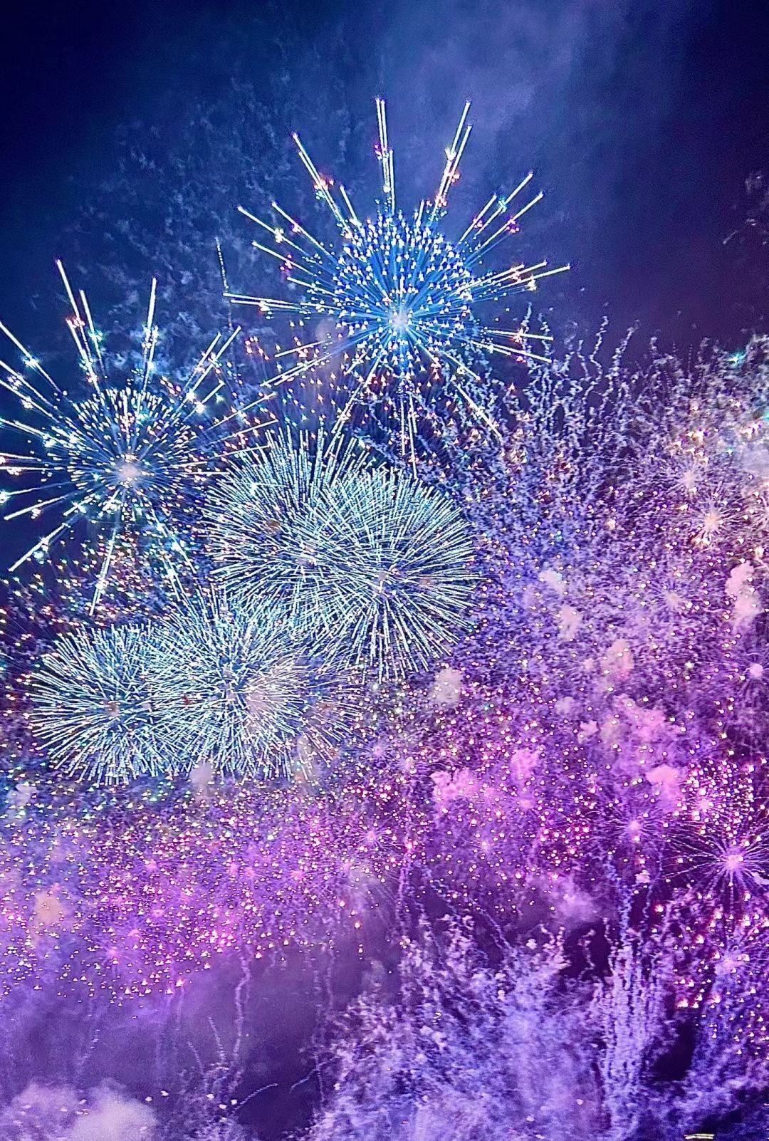 冬の足音が闻こえる秋の夜。でも、ここは暖かい。｜Ashun