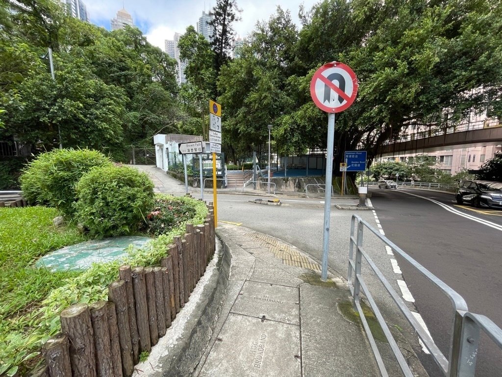 【香港99日間 #30】「ビクトリアピーク」まで歩いて登ってみよう｜エスカルゴ