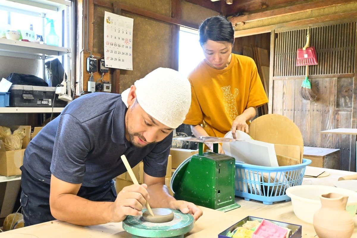 大阪から京都 宮津へ移住した夫婦がつくるのは、宮津での暮らしを映す陶器たち。 ー 京都府宮津市のまち自慢｜FOUNDING SELECTION