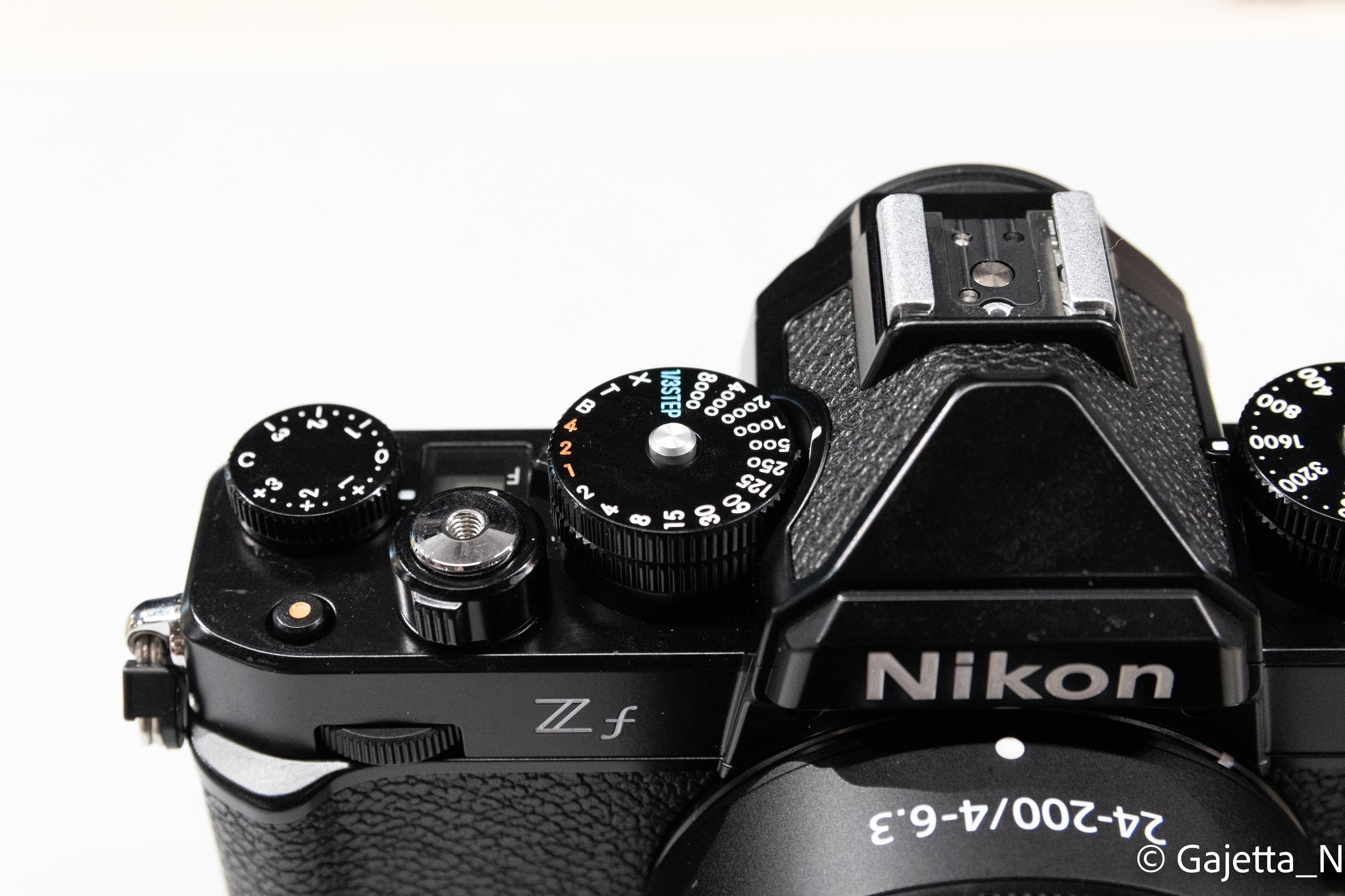 シャッター約1600回】Nikon Zf ボディ 他アクセサリー 炙ら シャッター約1600回】Nikon Zf ボディ 他アクセサリー 炙ら