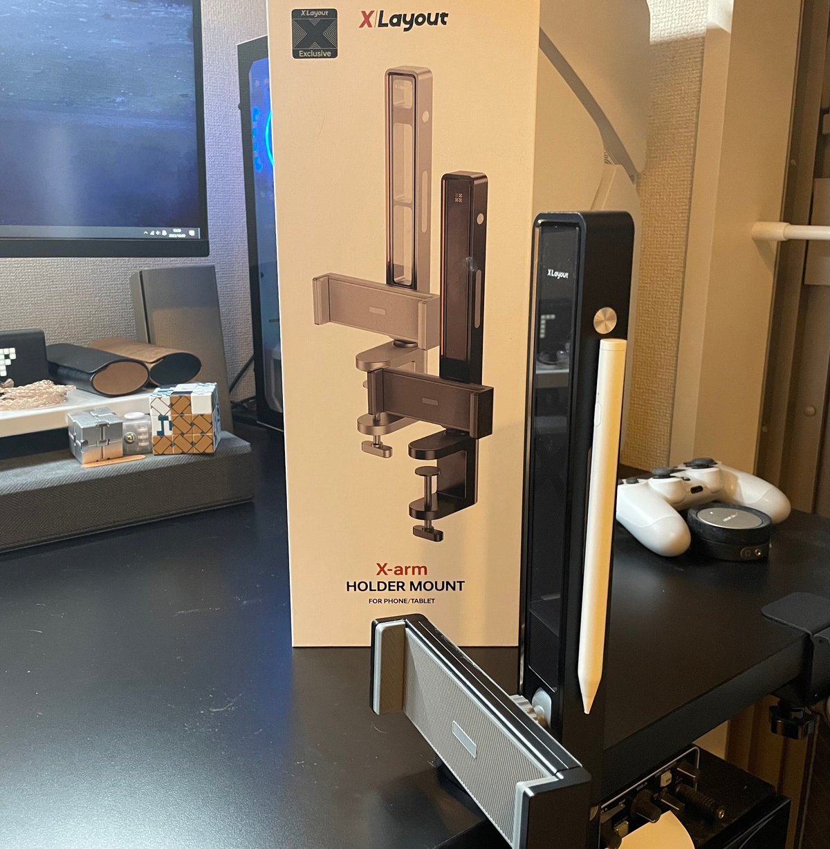 【Xlayout X-arm】スタイリッシュなスマホ・タブレットアームのご紹介｜くまンモ