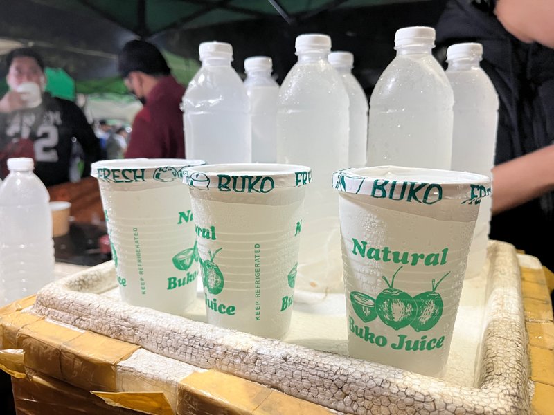 Fresh Buko Juice in the Philippines / ココナッツジュース in フィリピン｜Grace