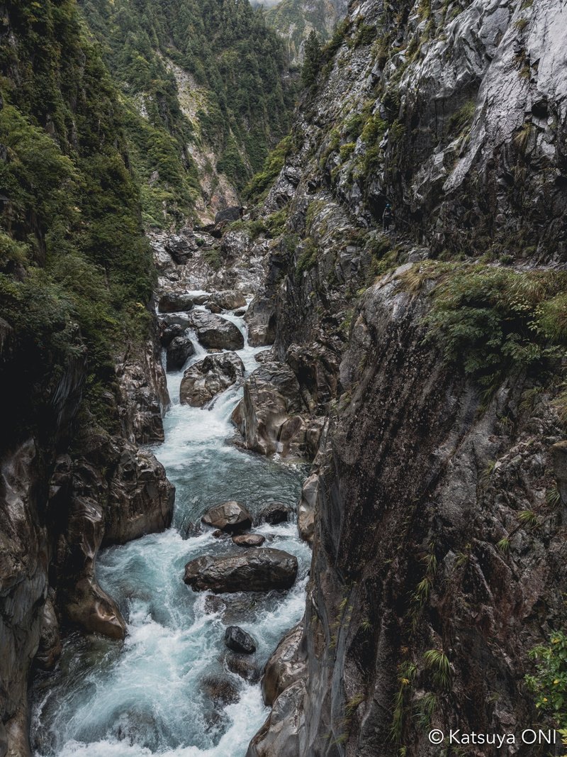 雨の下ノ廊下を歩く(2日目)｜Katsuya ONI