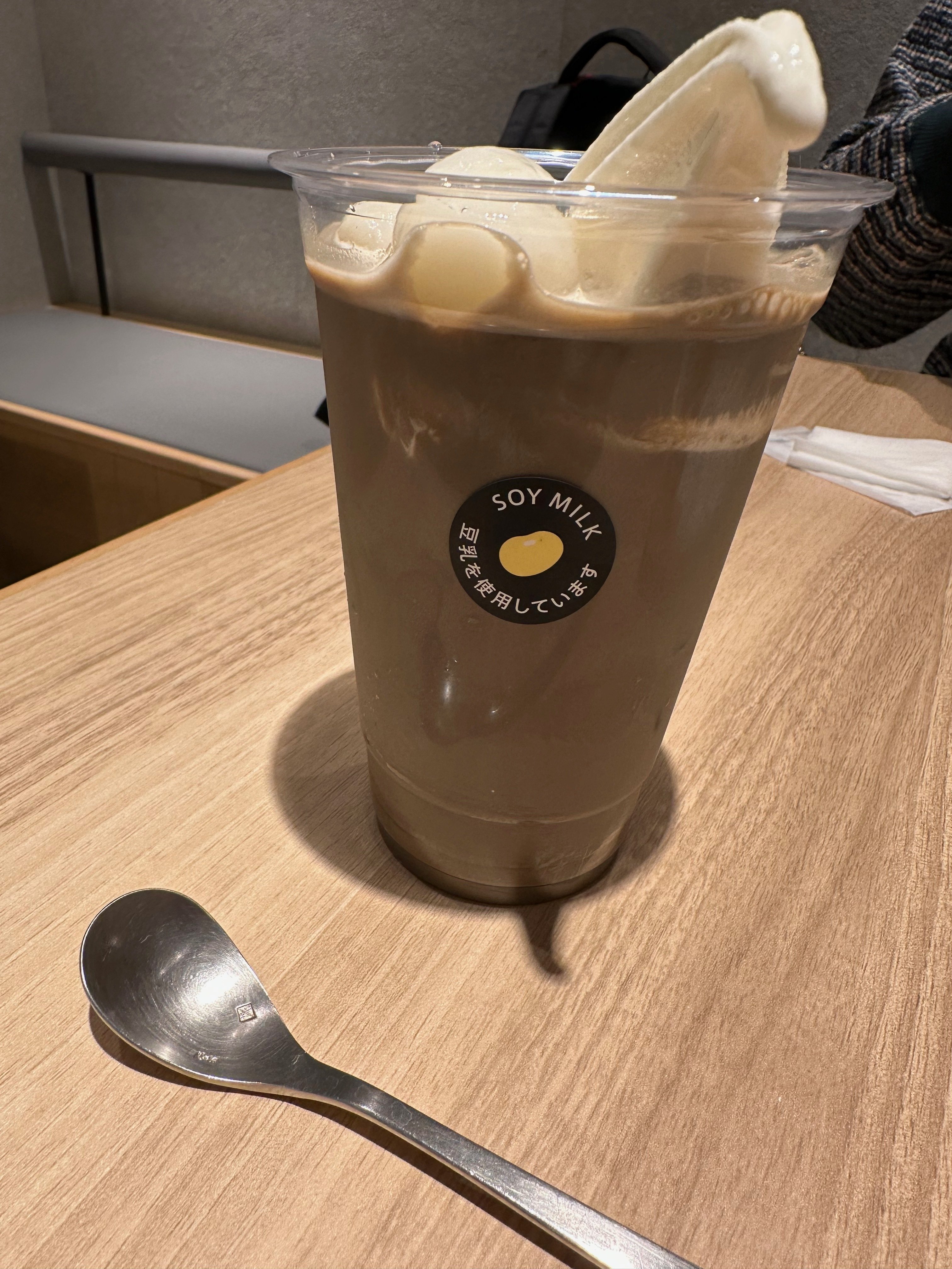 とんがり帽子のソフトクリームラテ｜OFFICE NAMEKO