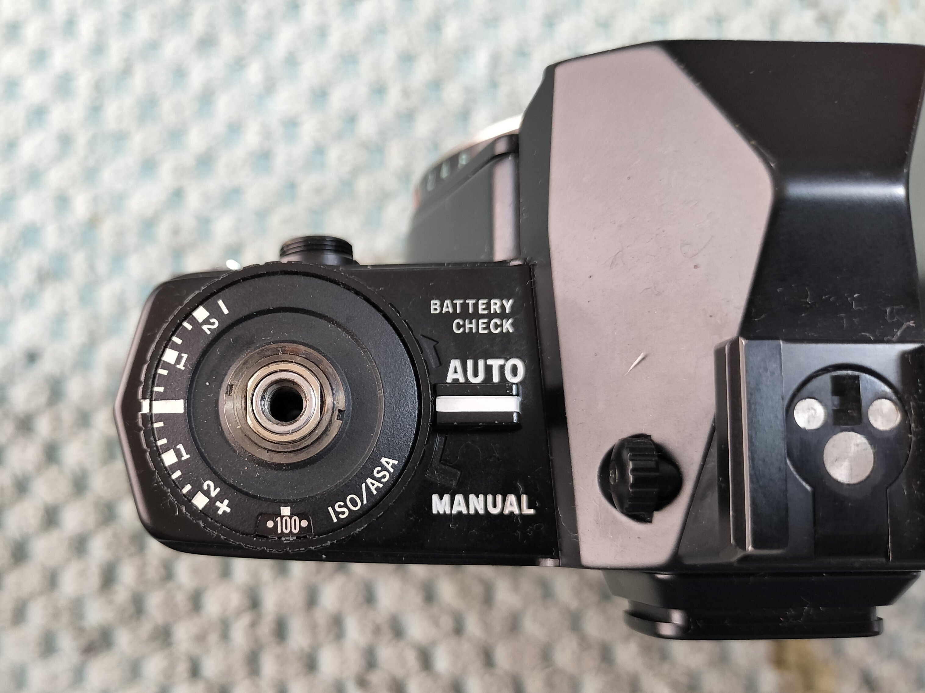 Olympus OM-4, OM-4Tiの分解|フィルムカメラ修理のアクアカメラ Olympus OM-4, OM-4Tiの分解|フィルムカメラ修理のアクアカメラ