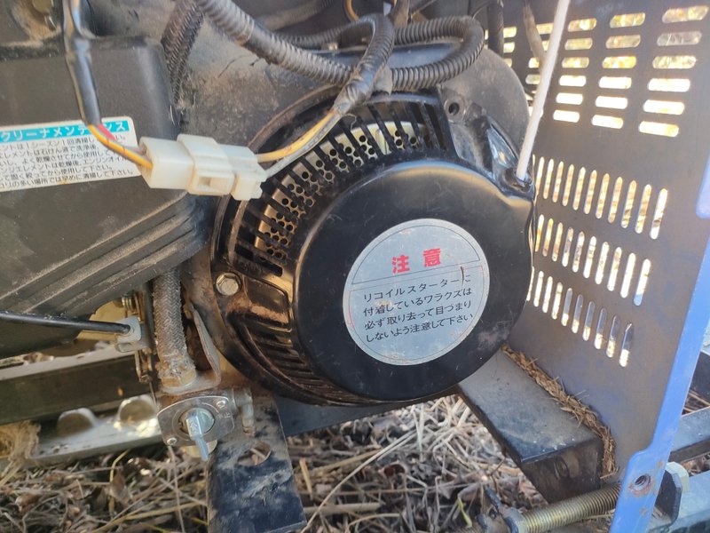 上の田んぼ脱穀｜shanthi-usui