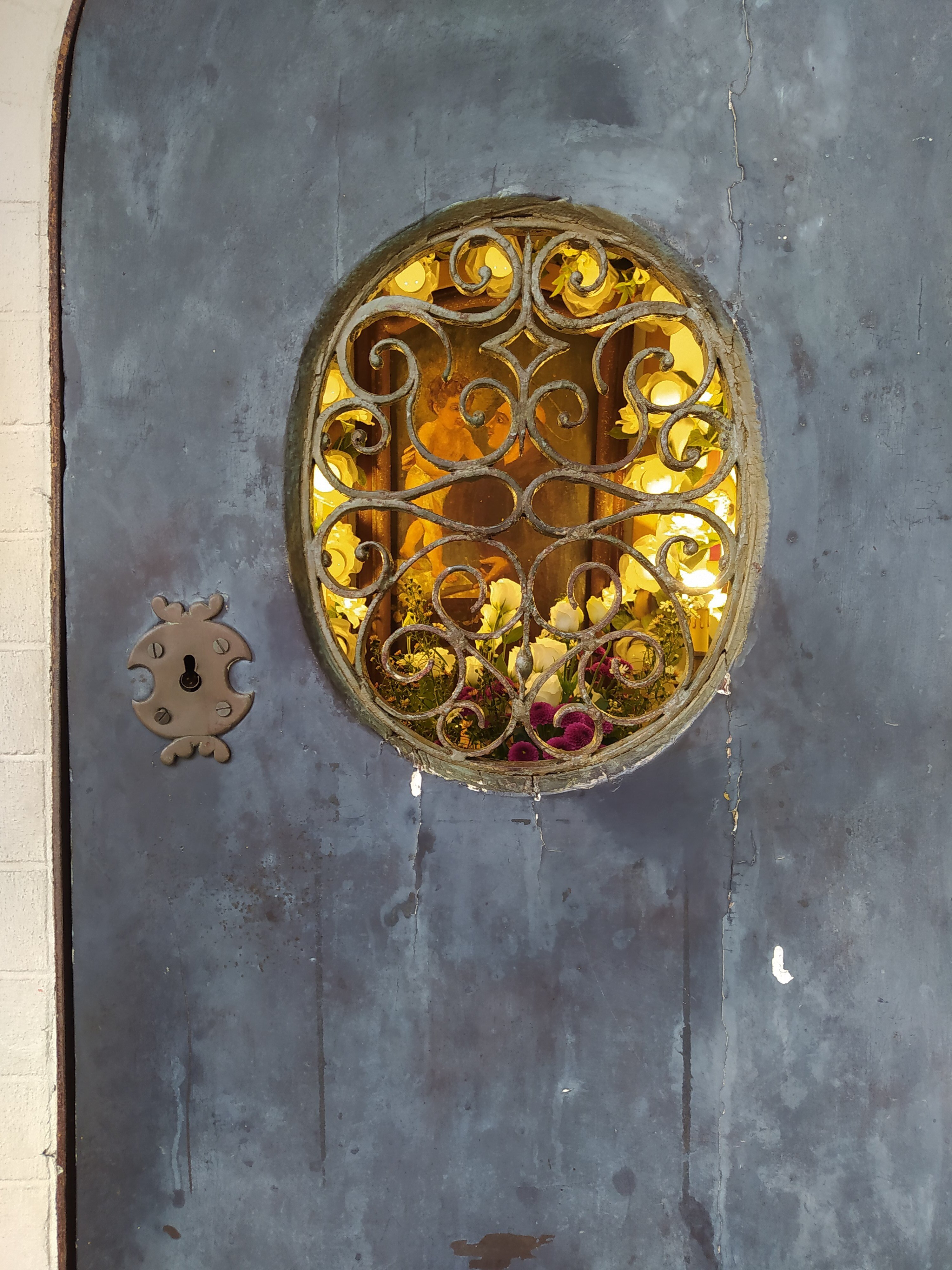 灯りが灯るエディーコラ｜Jacqueline