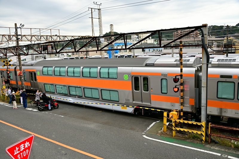 JR東日本E233系0番台グリーン車(サロE232-5〜8+サロE233-5〜8) J-TREC横浜事業所出場 2023年10月31日｜Y_TREport