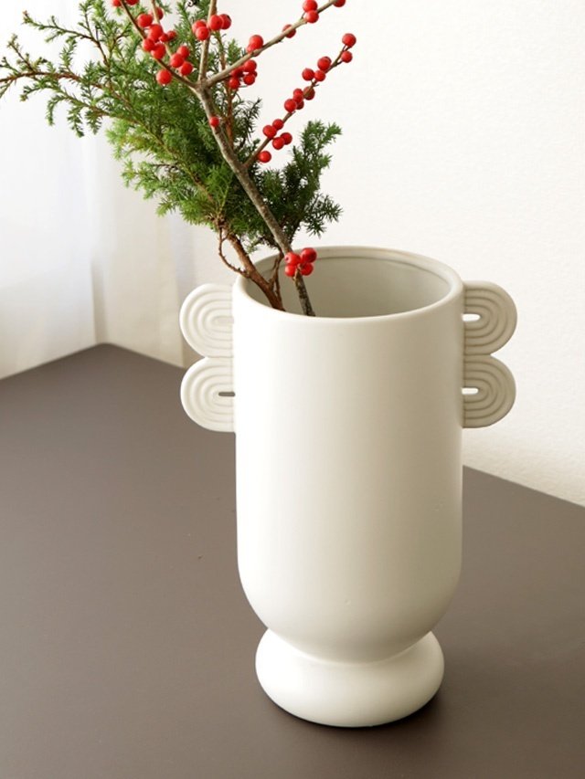 【KOZフラワー】vol, 74 クリスマスの花と北欧の白いフラワーベース。｜KOZLIFE