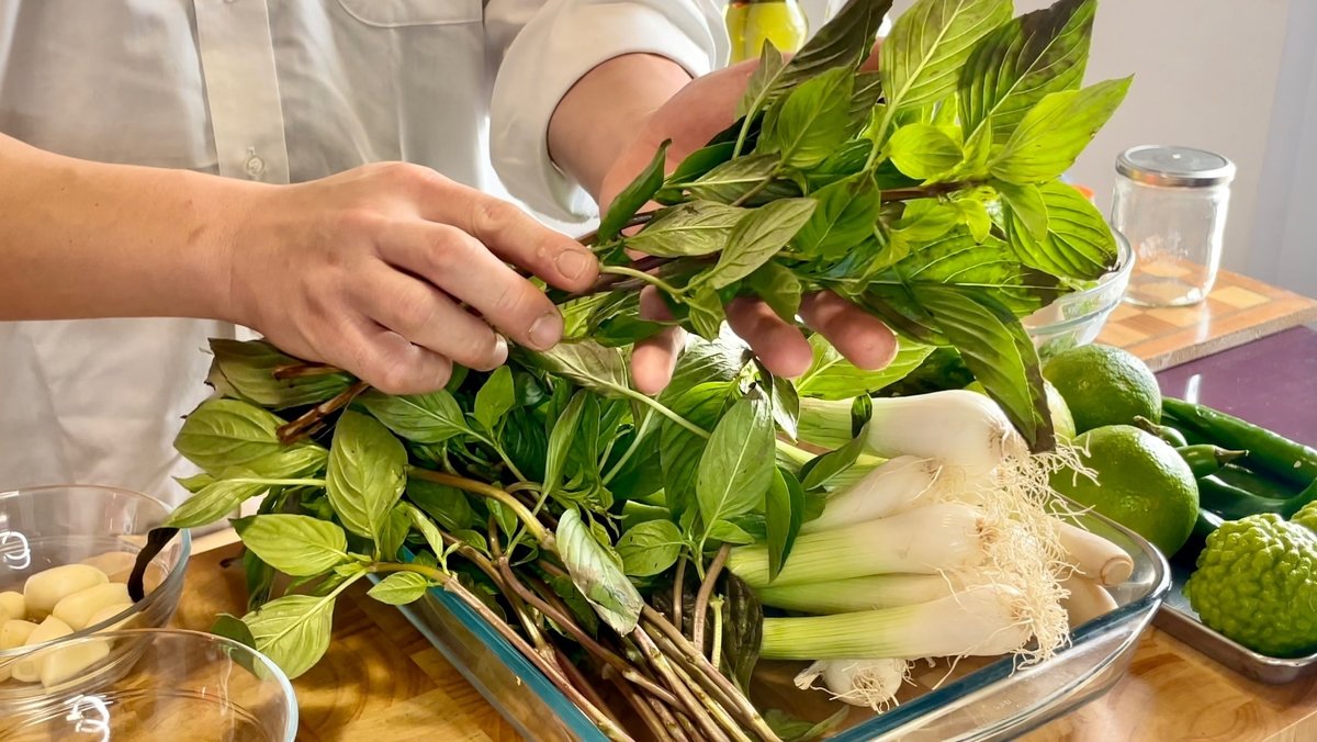 11種類のハーブとスパイスでグリーンカレー（ペースト編）｜chef ichi