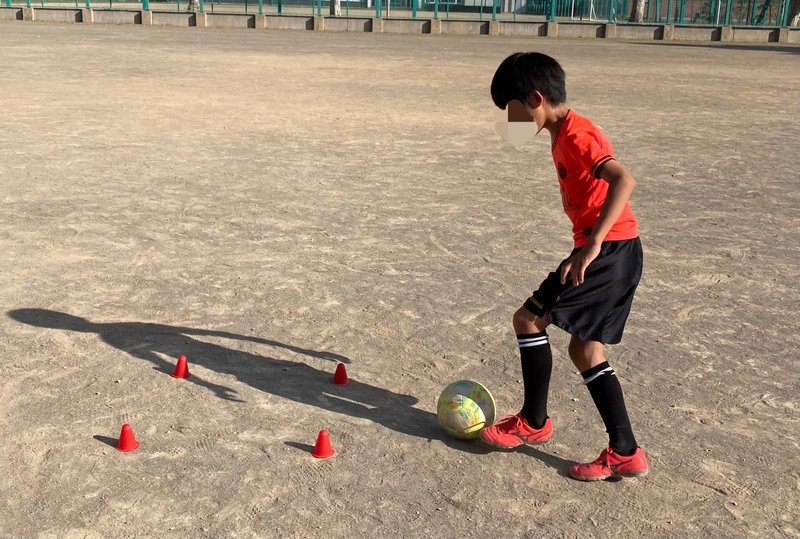 サッカーのプロ選手になることとは？を子供との朝練を通じて想像した話。｜Hassy