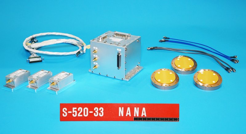 S-520-33号機の実験装置（その4） ロケットが自分で考え、安全に飛行する―「観測ロケット⽤航法センサー（NANA-ka）」｜探検された天の世界 - Celestial Worlds ...