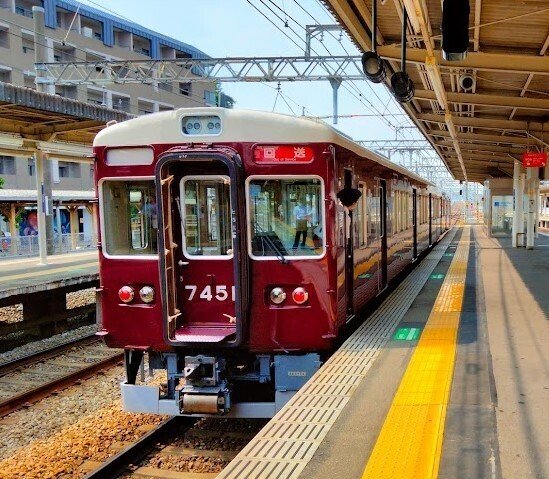阪急電鉄8300系8304編成 快速特急「嵐山 おぐら」 壊す 阪急電鉄8300系8304編成 快速特急「嵐山 おぐら」 壊す