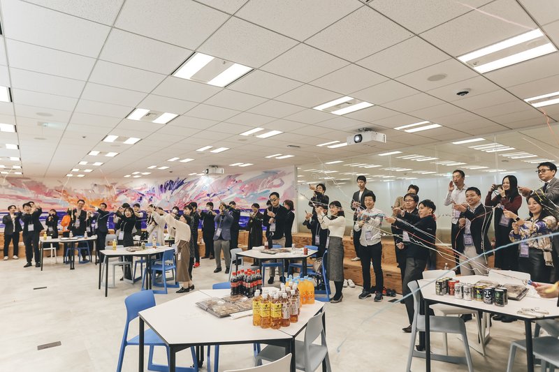 kaeka4周年パーティーを開催しました。受講生や卒業生、kaekaメンバー総勢80名が集結！｜伝え方トレーニングサービス「kaeka」