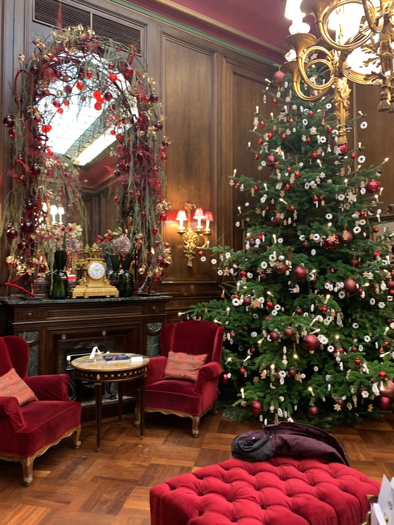 レストラン ザッハーホテル ウィーン Hotel SACHER Wien Rote Bar フランツ・ヨーゼフ1世皇帝ポートレー｜綾クレバーン