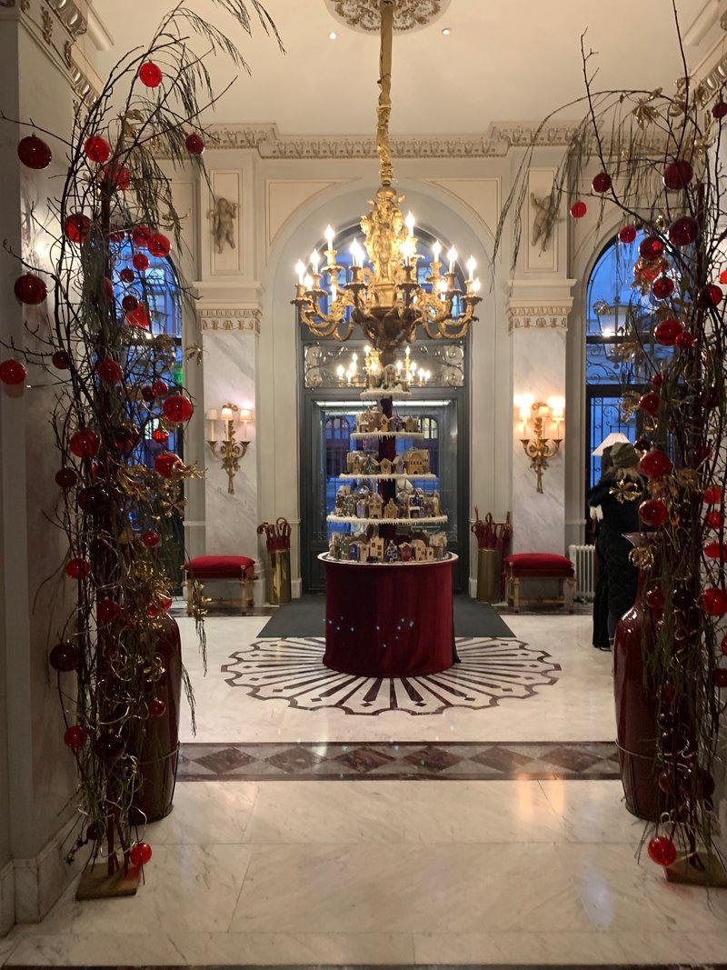 レストラン ザッハーホテル ウィーン Hotel SACHER Wien Rote Bar フランツ・ヨーゼフ1世皇帝ポートレー｜綾クレバーン