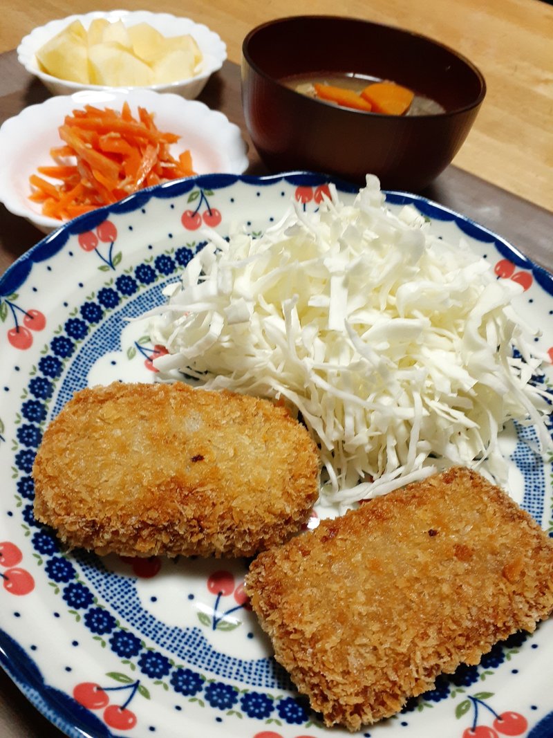 『メンチとコロッケ』(塩分1.3g)｜guttyo