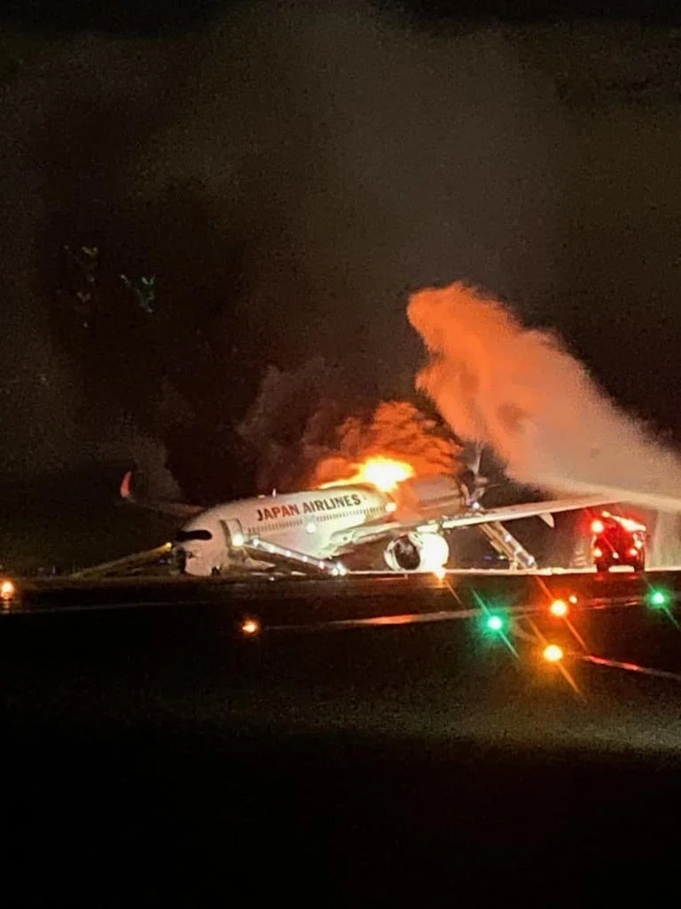 JA722AとJAL516に関する交信記録（国土交通省発表）英語（文字起こし）国土交通省による日本語訳 － 日本航空516便と海上保安庁 ...