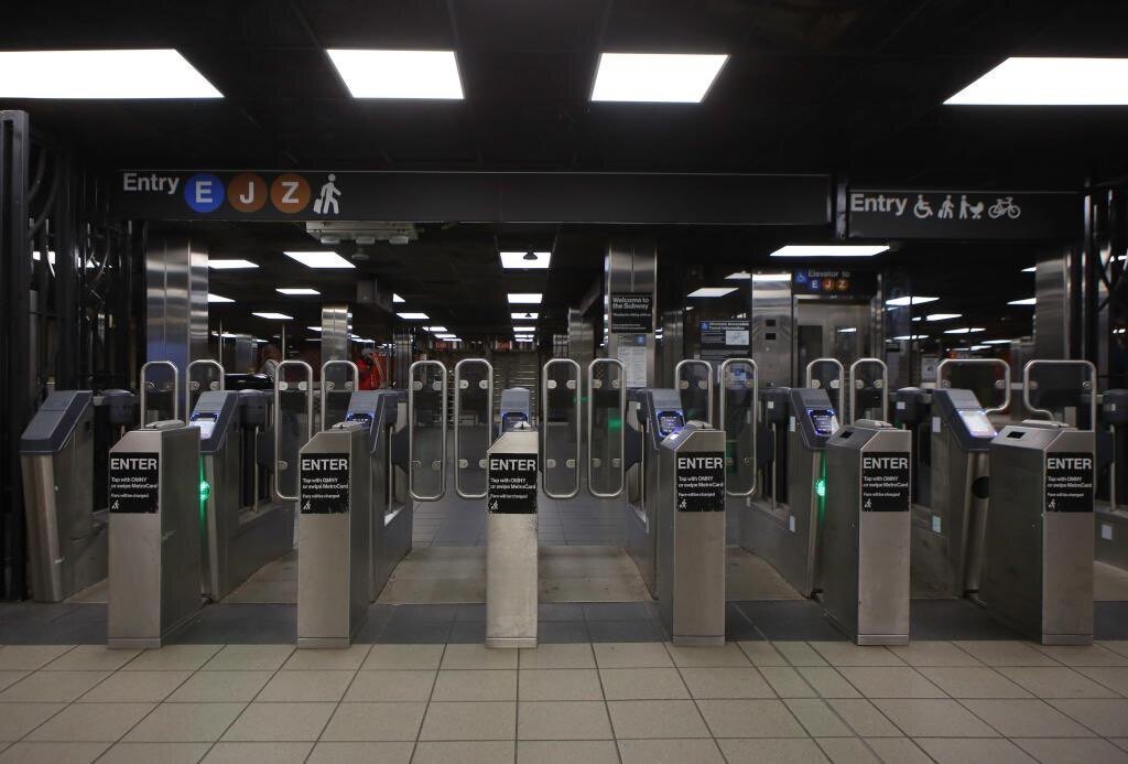 NY市地下鉄。無賃乗車型初で、新改札を導入。｜DigitalCreator