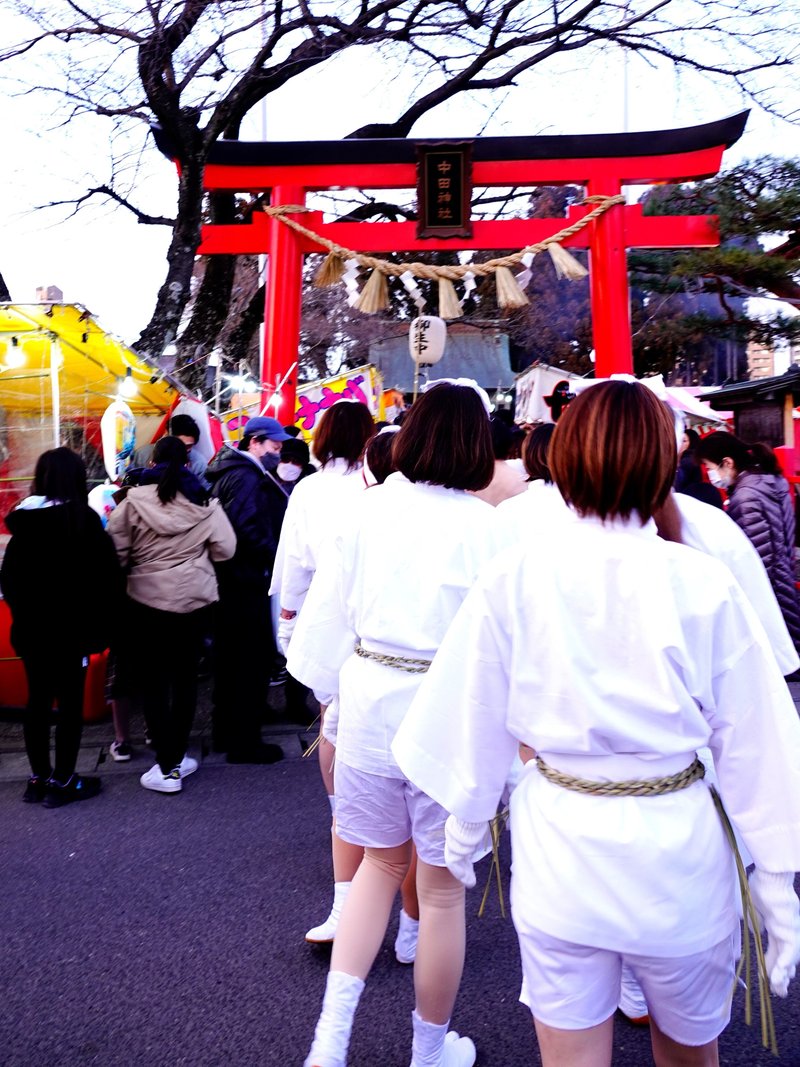 大賑わいの中田神社“どんと祭｜oichan