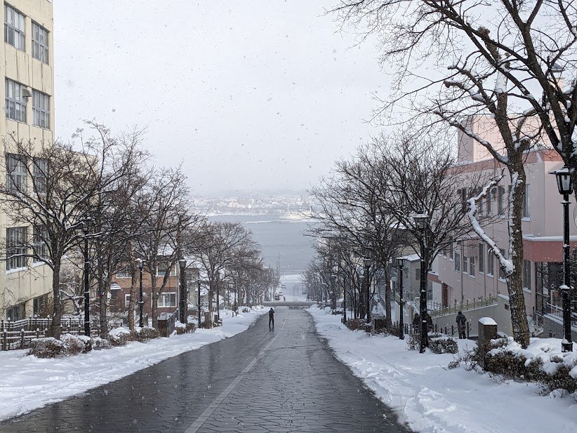 雪の函館元町と八幡坂のこだわりカフェ｜JUNJUN