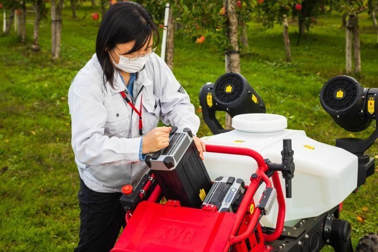 農業用無人作業車R150による薬剤防除実証｜こまちチャンネル