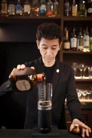 ISTA COFFEE ELEMENTSオーナーの野里史昭さんらの評価コメント｜乳化専用デバイスCLOSER【公式】