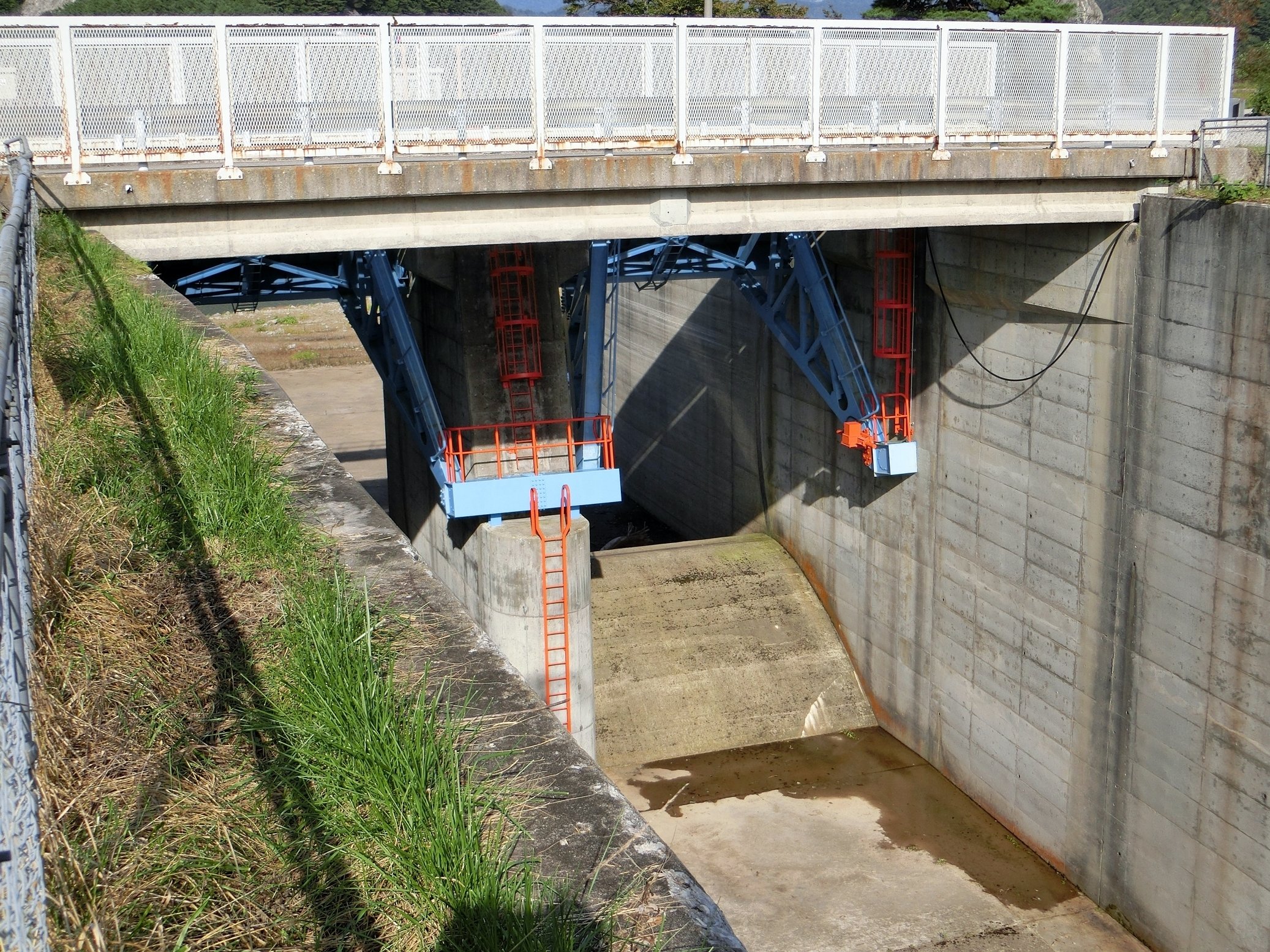(山形県R米沢市)水窪ダム｜まるがりくん