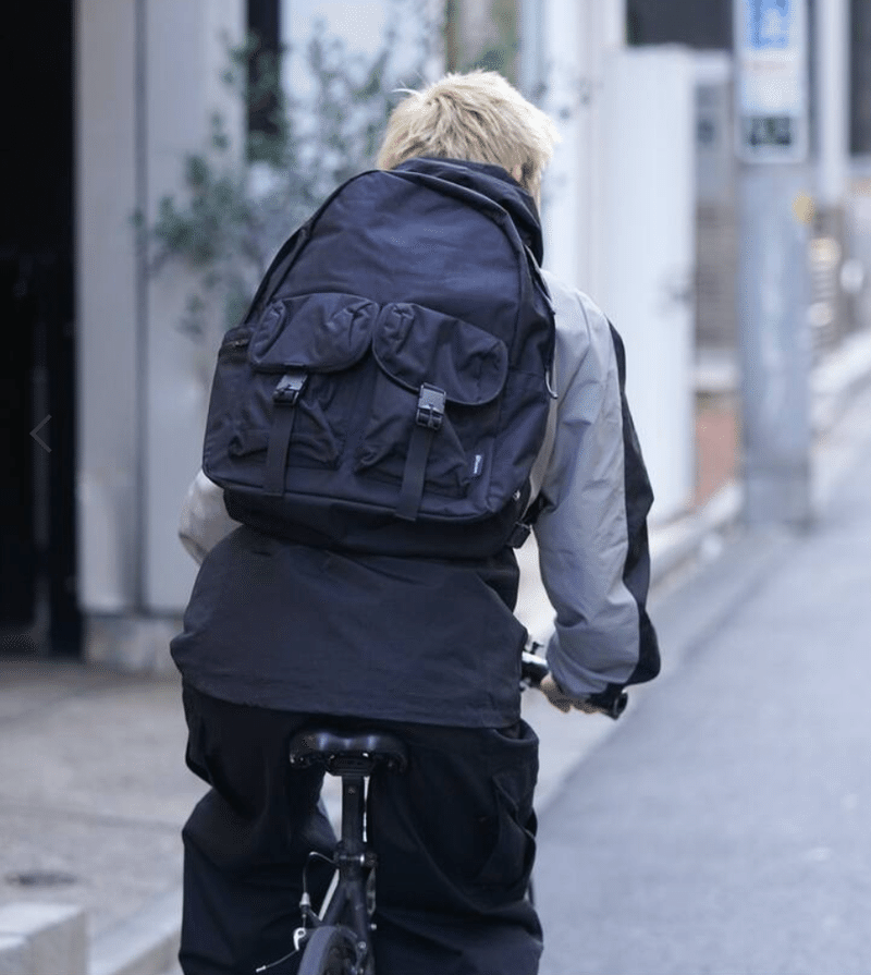 職場での好感度アップ間違いなし！？丸の内サラリーマン厳選！お洒落な黒リュック12選！｜デベロッパーまさ