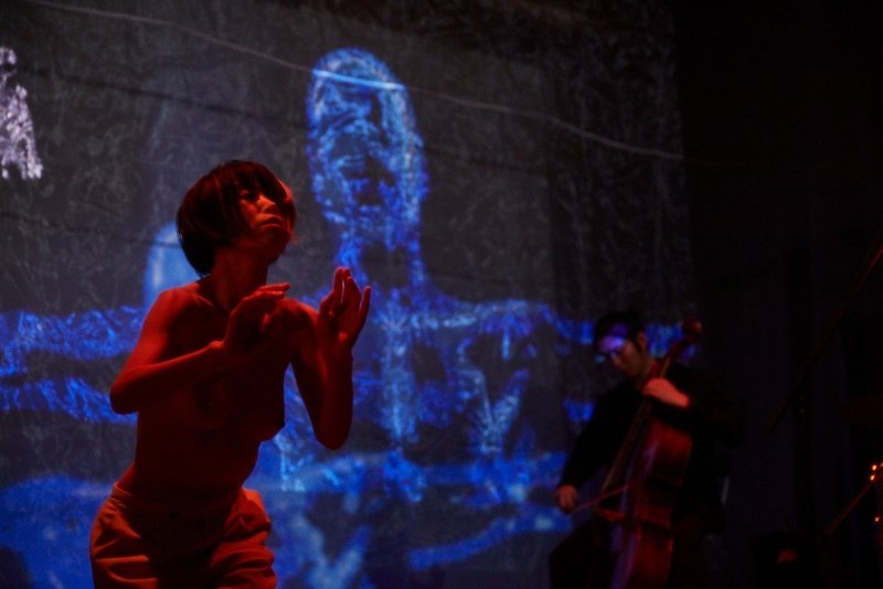 映像パフォーマンス『Dancing Deads』2023.12.16 記録｜南 阿豆 AZU MINAMI 日々のこと、身体と踊り。