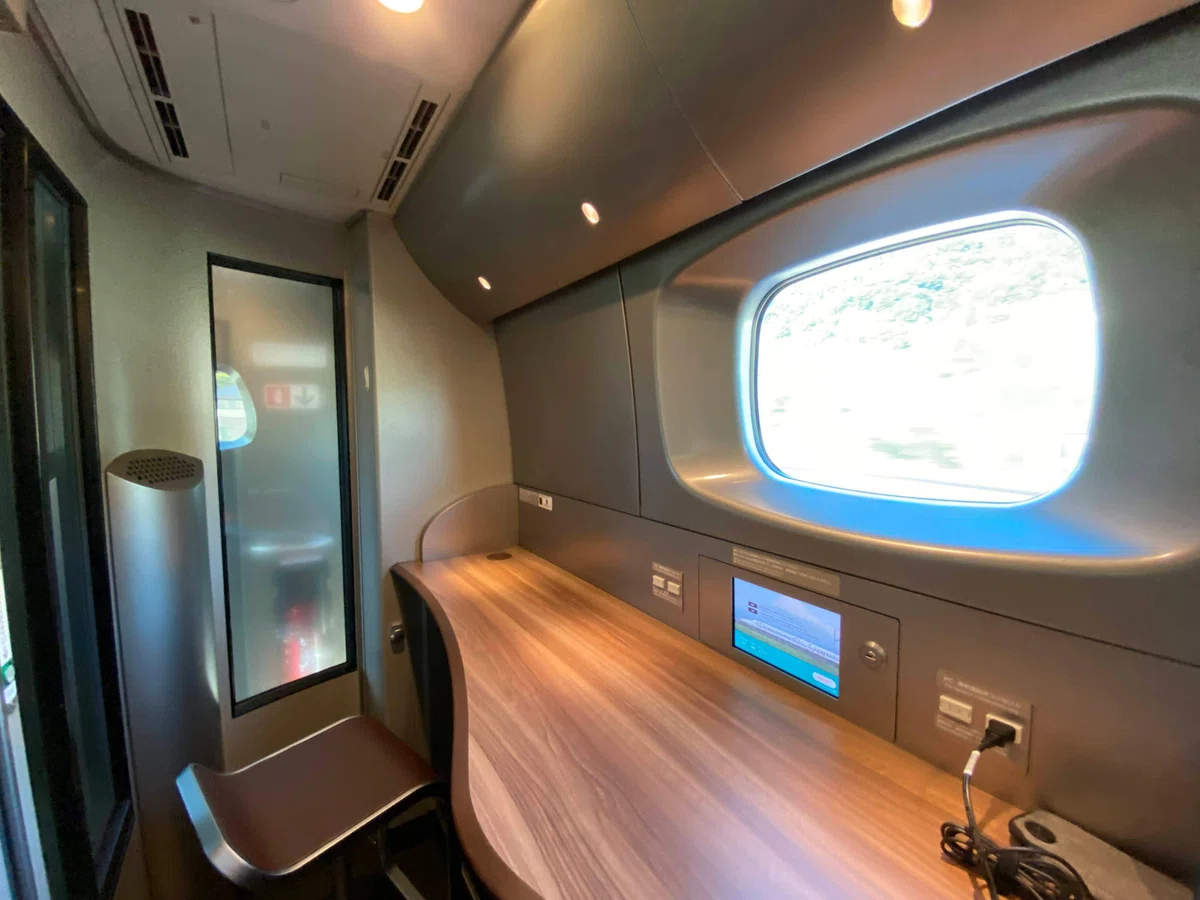 【2024/2/18追記】北陸新幹線の「TRAIN DESK」を使って、「S Work車両」と比較してみた｜ゆきつく