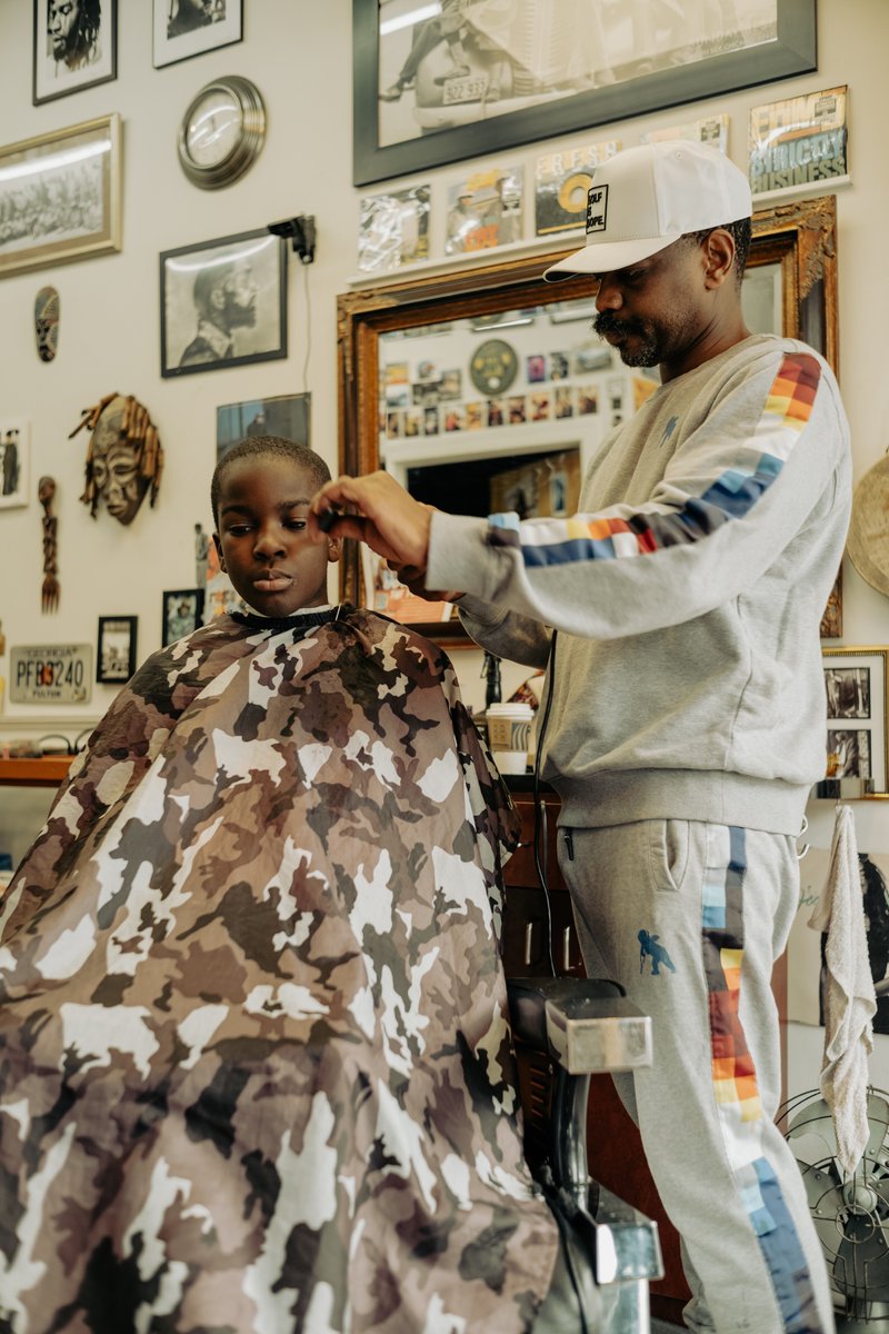 Barber Shop ＜LEICA M10-P＞｜MOJA MOJA