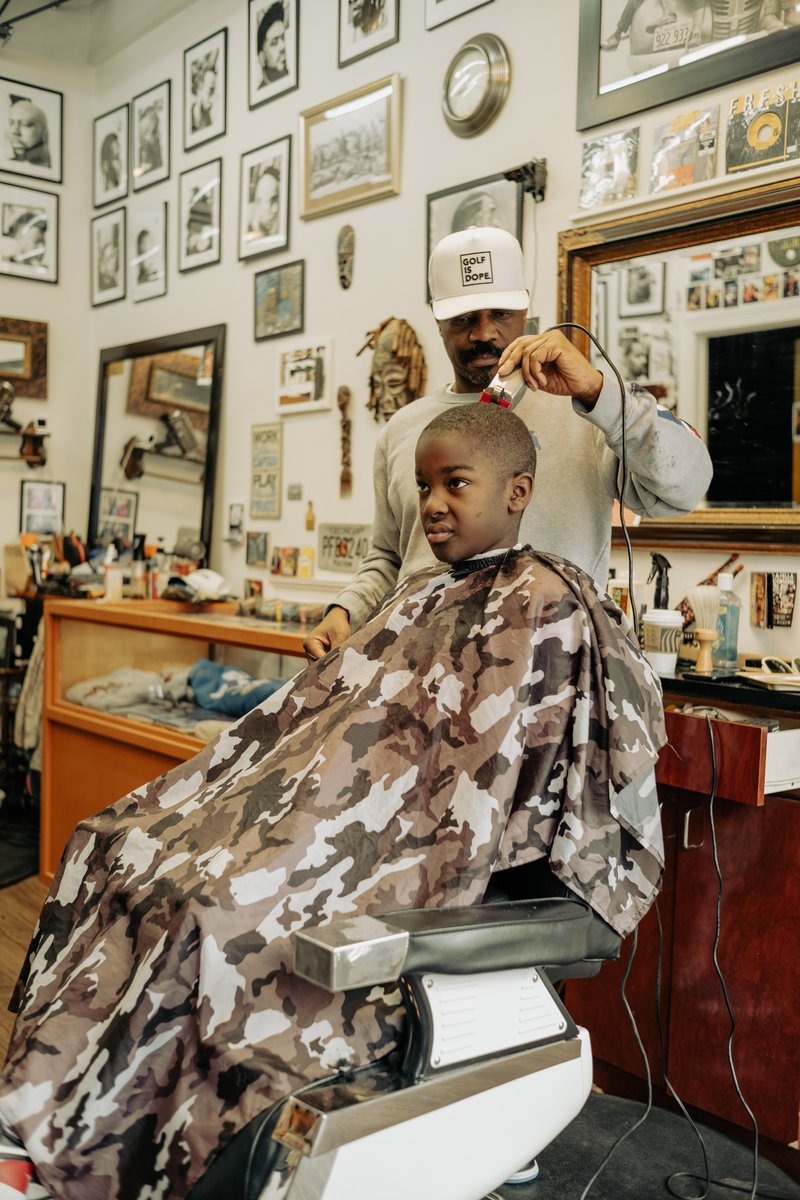 Barber Shop ＜LEICA M10-P＞｜MOJA MOJA