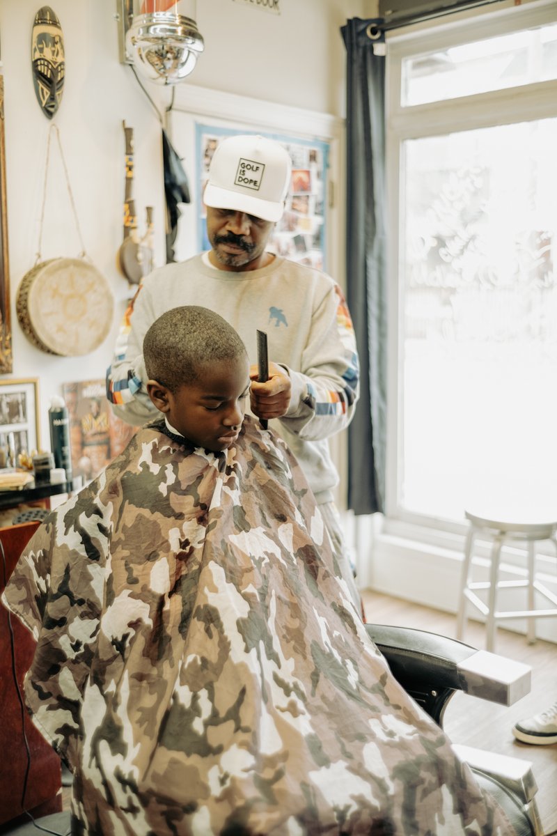 Barber Shop ＜LEICA M10-P＞｜MOJA MOJA