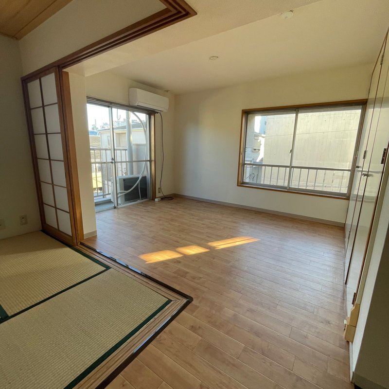 【ここで同棲したい！】家を出て14分で新宿につく、2DKの物件が賃料8万円台！？｜RoomPaのお姉さん