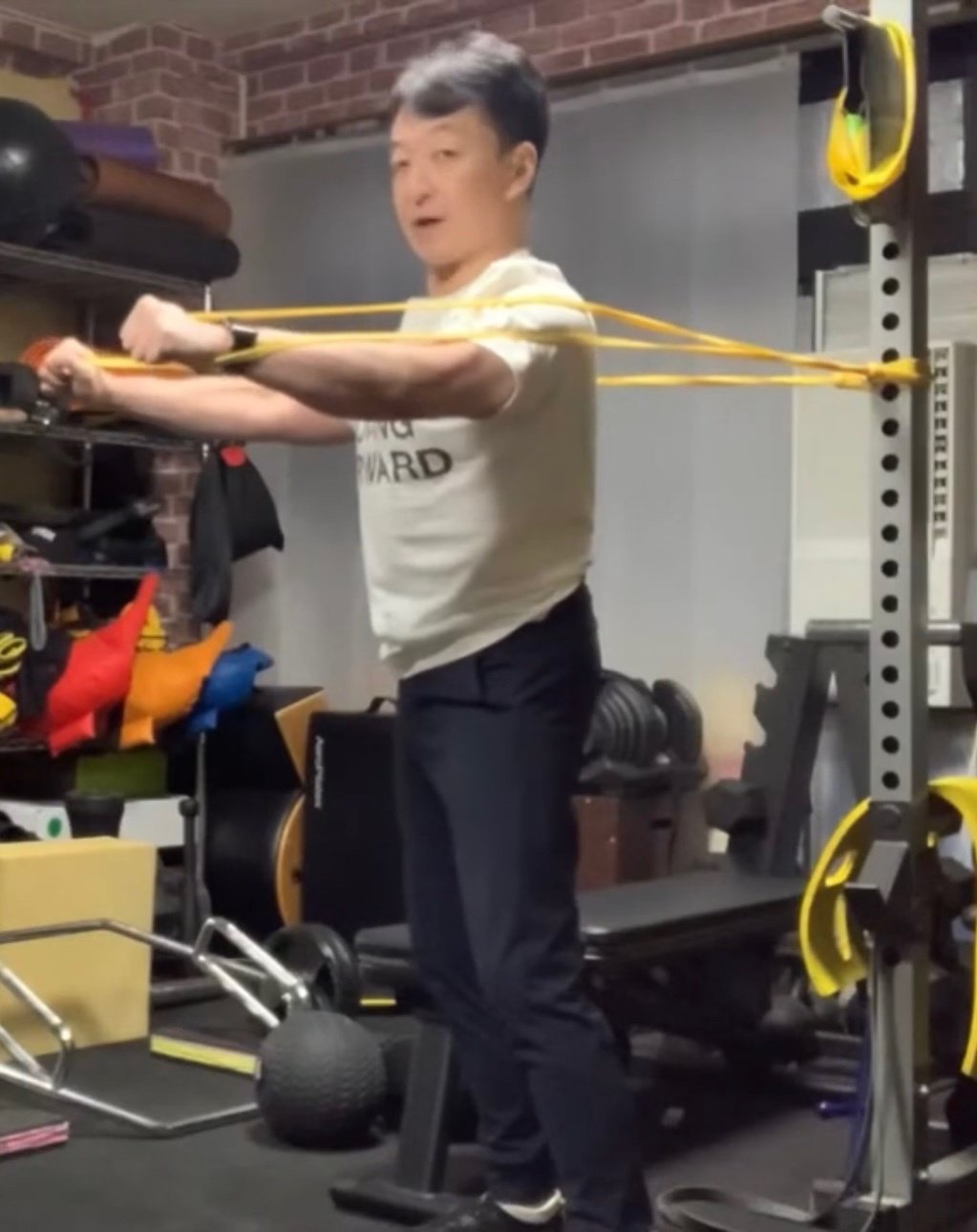 立位でのプランク 効果と注意点｜トレーナー歴42年ファンクショナルマスター岩沢陽介のnote