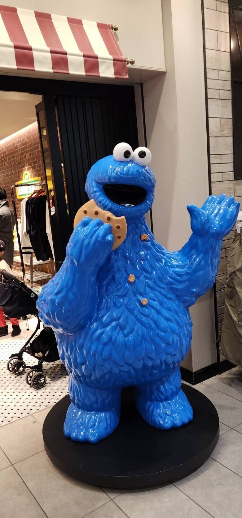 冬の景色㉕ セサミストリートのドーナツ｜UNWIND&KOMOREBI