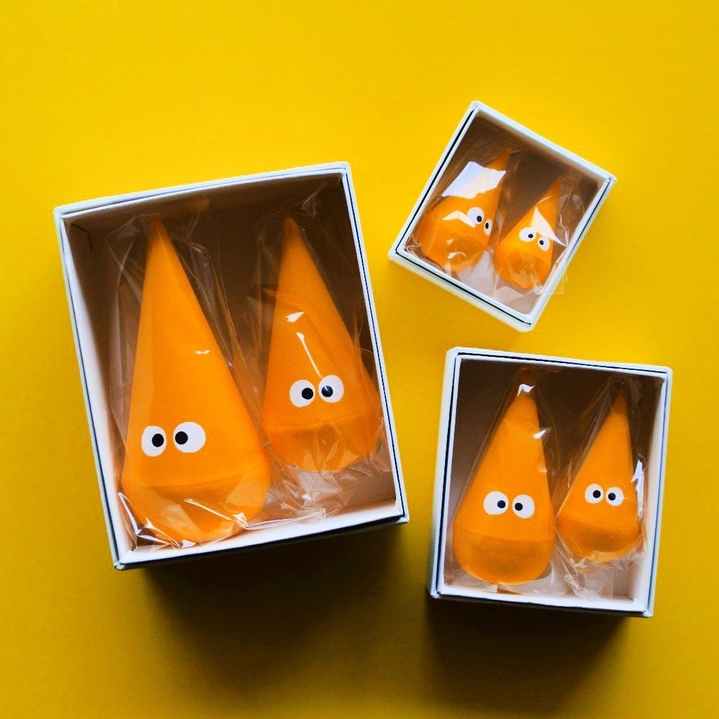 暮らしにひっそりと寄り添う伝統工芸品【みなと人形本舗 三角だるま（SUZU限定カラー）】｜SUZU GROUP