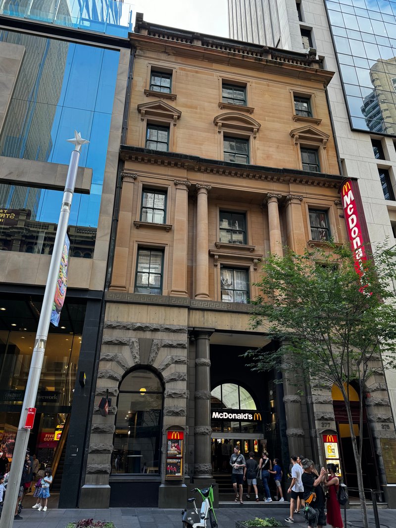 PPP的関心2024【中心市街地@シドニーの街中で見かけたメッセージ「Rich heritage always envolving 」】｜矢部智仁 / Tomohito YABE