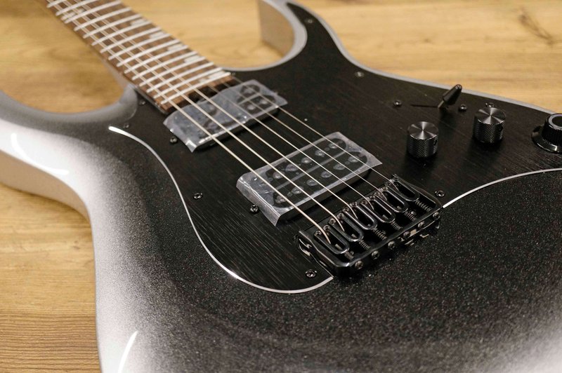 モダンメタルスタイルに最適なGTRS！カスタムカラーバージョンのMooer M800C！｜Lep International