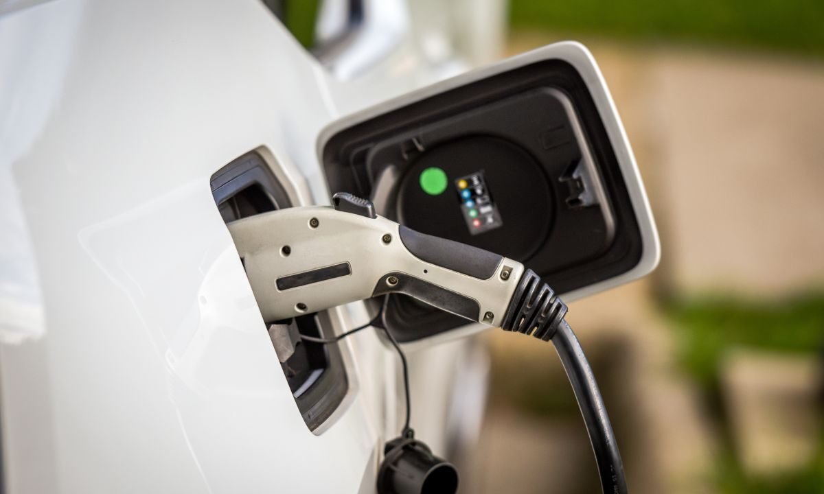 話題の「V2H」とは？仕組みや補助金についてわかりやすく解説｜フジケン