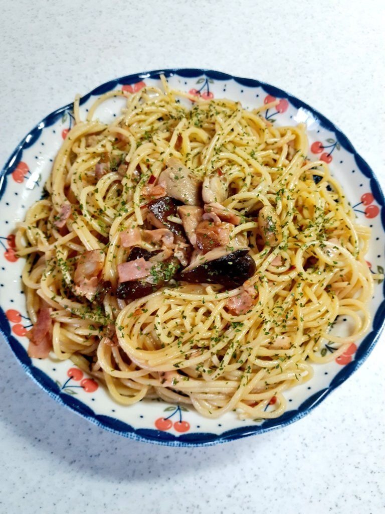 『きのことベーコンの和風パスタ🍄』(塩分2.1g)｜guttyo