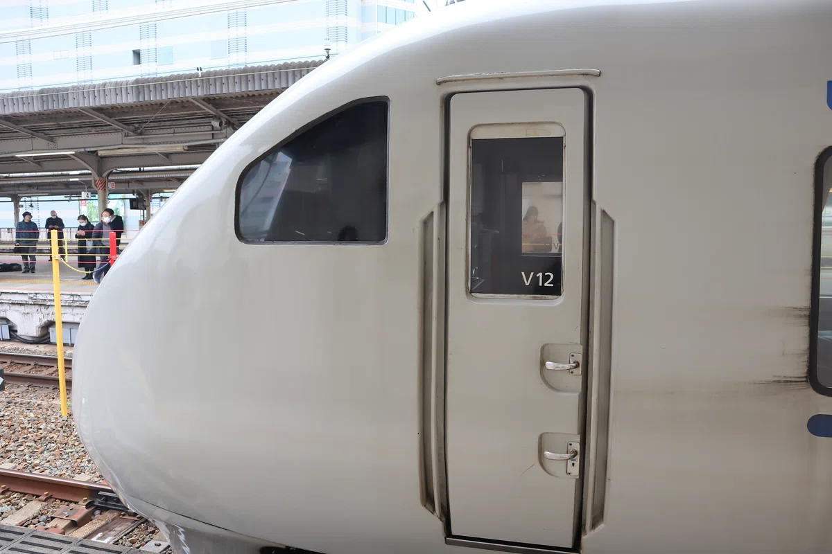 北陸特急乗り納めの旅⑤スーパー雷鳥（サンダーバード）復活！神戸から北方貨物線経由で金沢へ約4時間30分の旅｜ryokichi