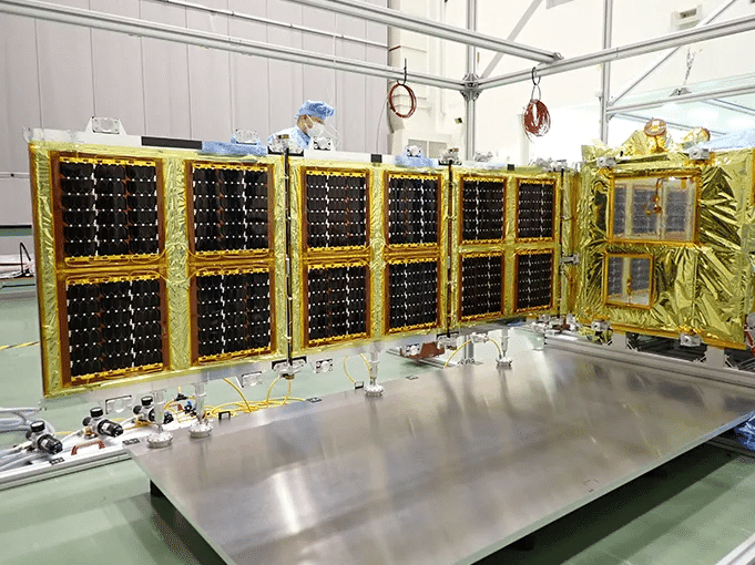 夜間・悪天候下でも地表を観測する革新技術、小型SAR衛星「StriX-3」、2024年3月12日にRocket Lab社のElectron ...