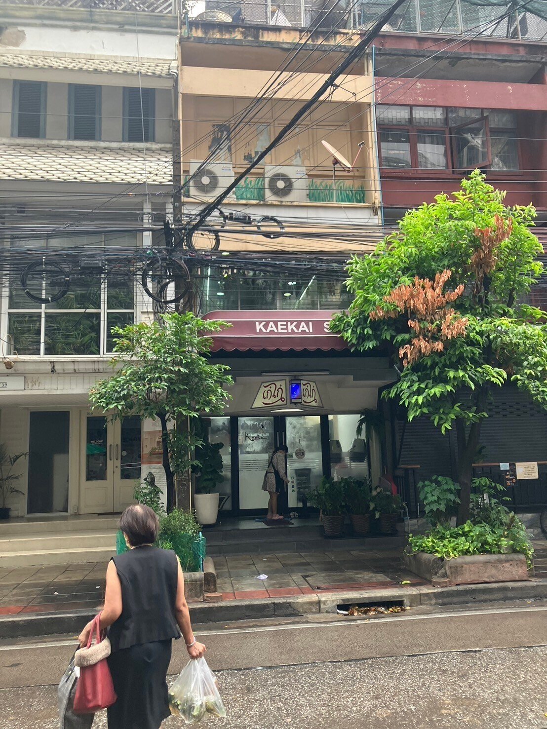 バンコクネイルに挑戦したら爪焦げた（でもおすすめ）-Kaekai（ゲーガイ）｜あやたか｜ 研修医