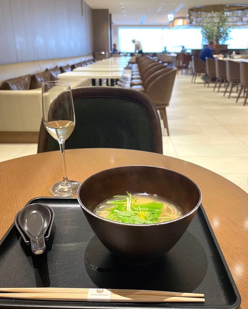 03 JALさんのフライトnote】成田空港 国際線ファーストクラスラウンジ｜Sora＊note