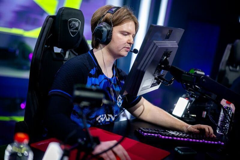 FPSの姿勢とエイムと感度の関係｜Hit