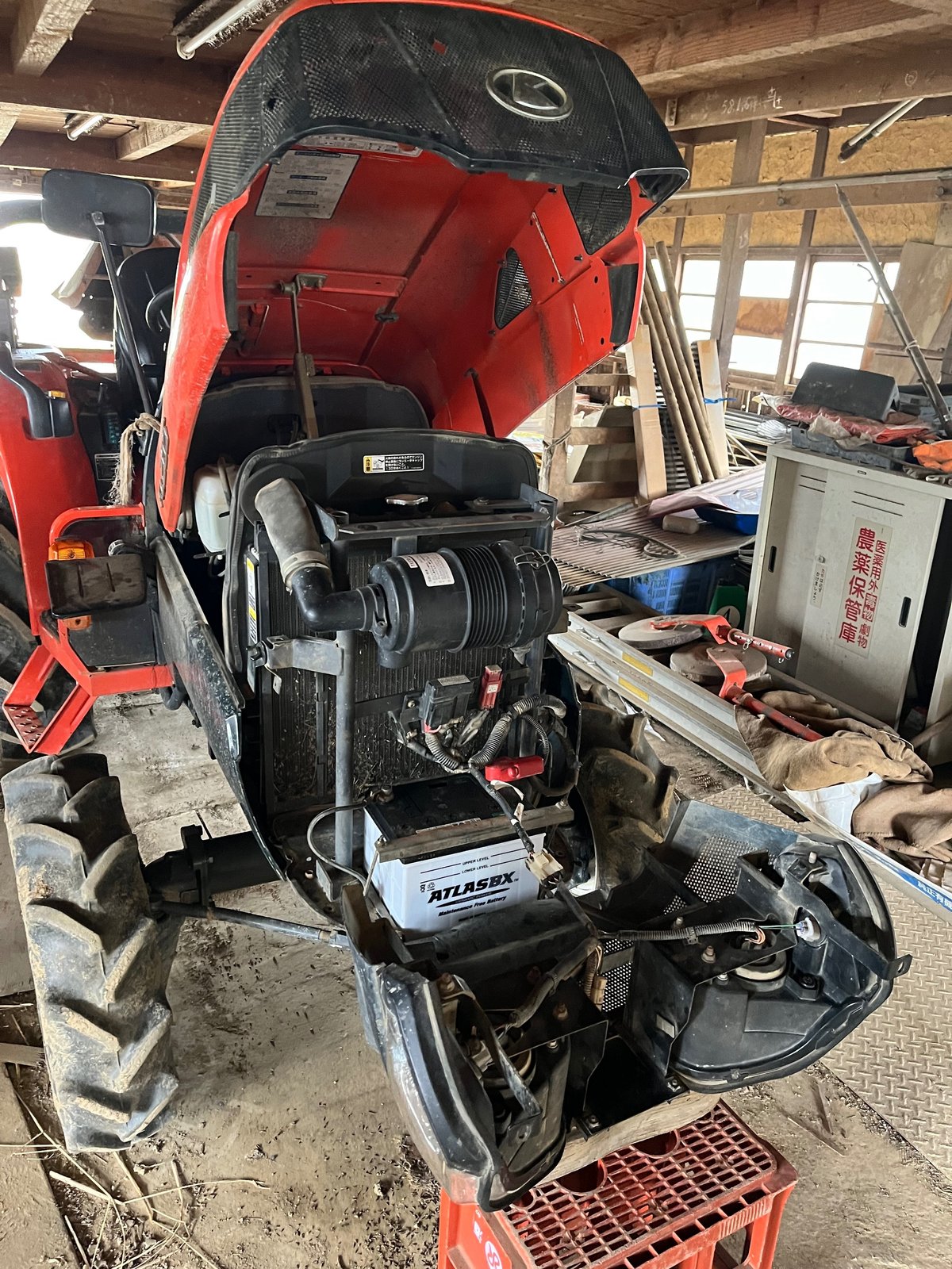 トラクターバッテリー交換｜ca-ptain@農ある暮らし