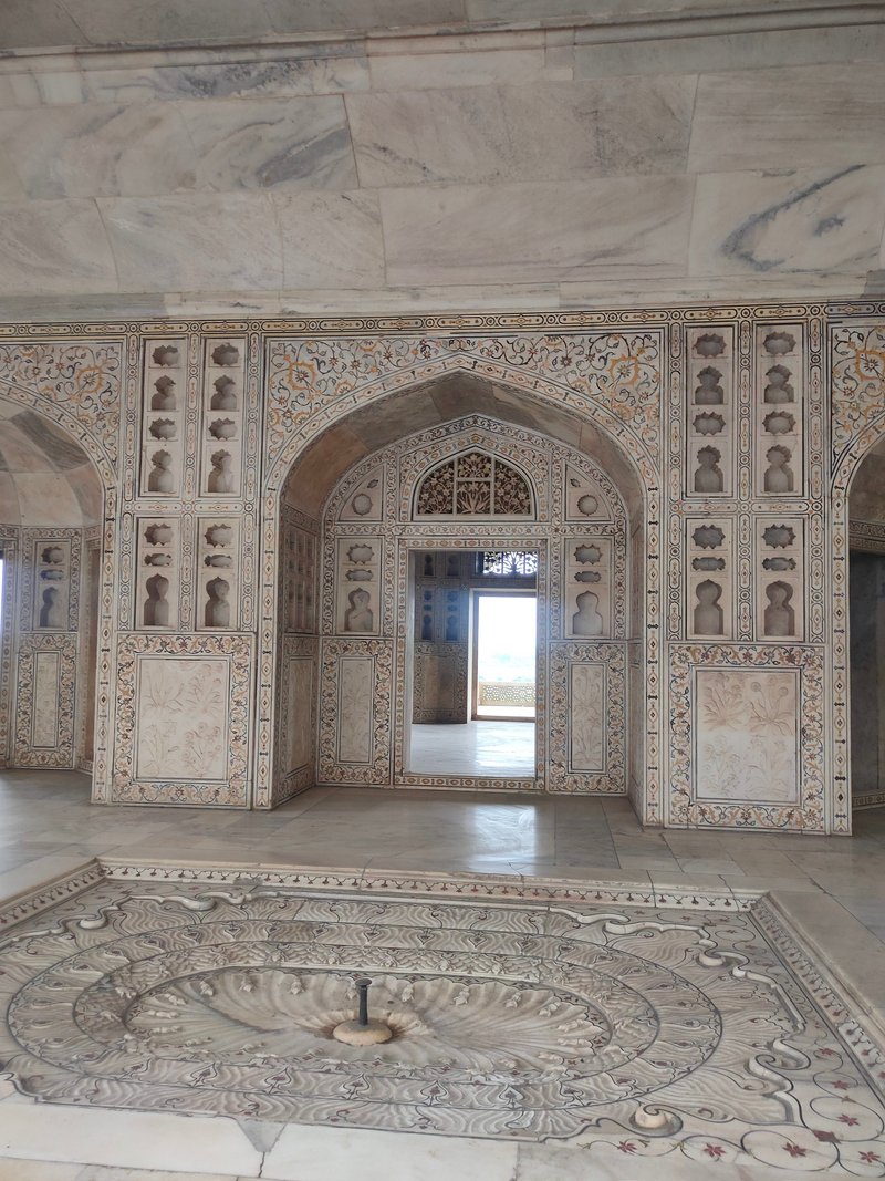 憂愁の皇帝@アグラ城塞｜Ikumi Bowles(ボウルズ郁美）